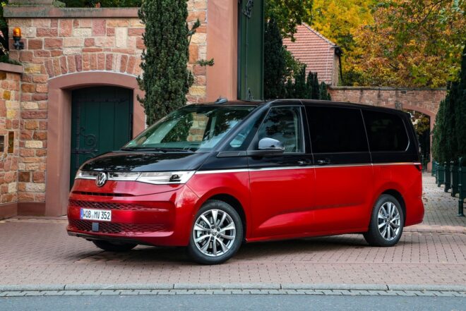 New VW Multivan premieres as the first BULL with a plug-in HYBRID ...