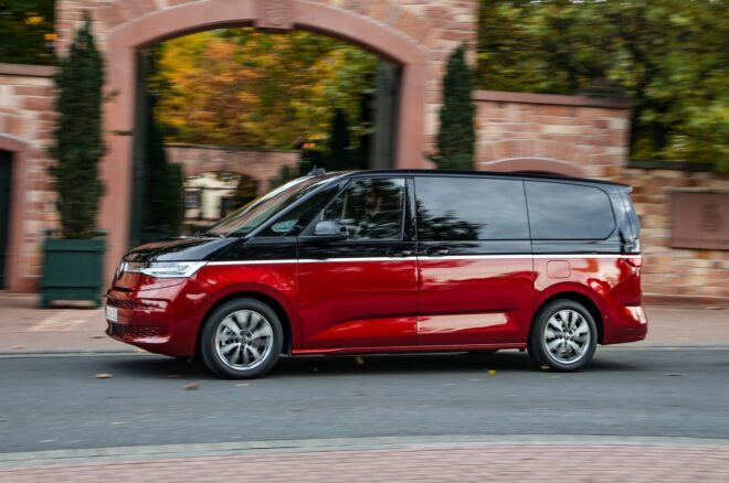 New VW Multivan premieres as the first BULL with a plug-in HYBRID ...