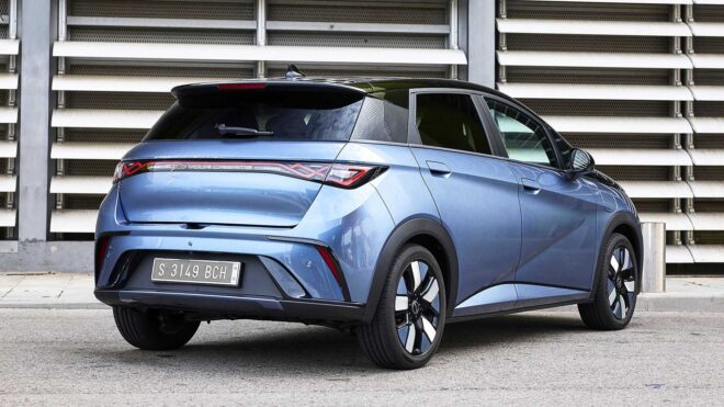 BYD DOLPHIN compared to some ELECTRIC competitors - VMax.si