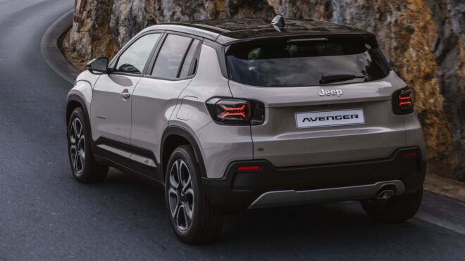 Jeep Avenger vs. Ford Puma: confronto tra SUV ibridi leggeri | VMax.si