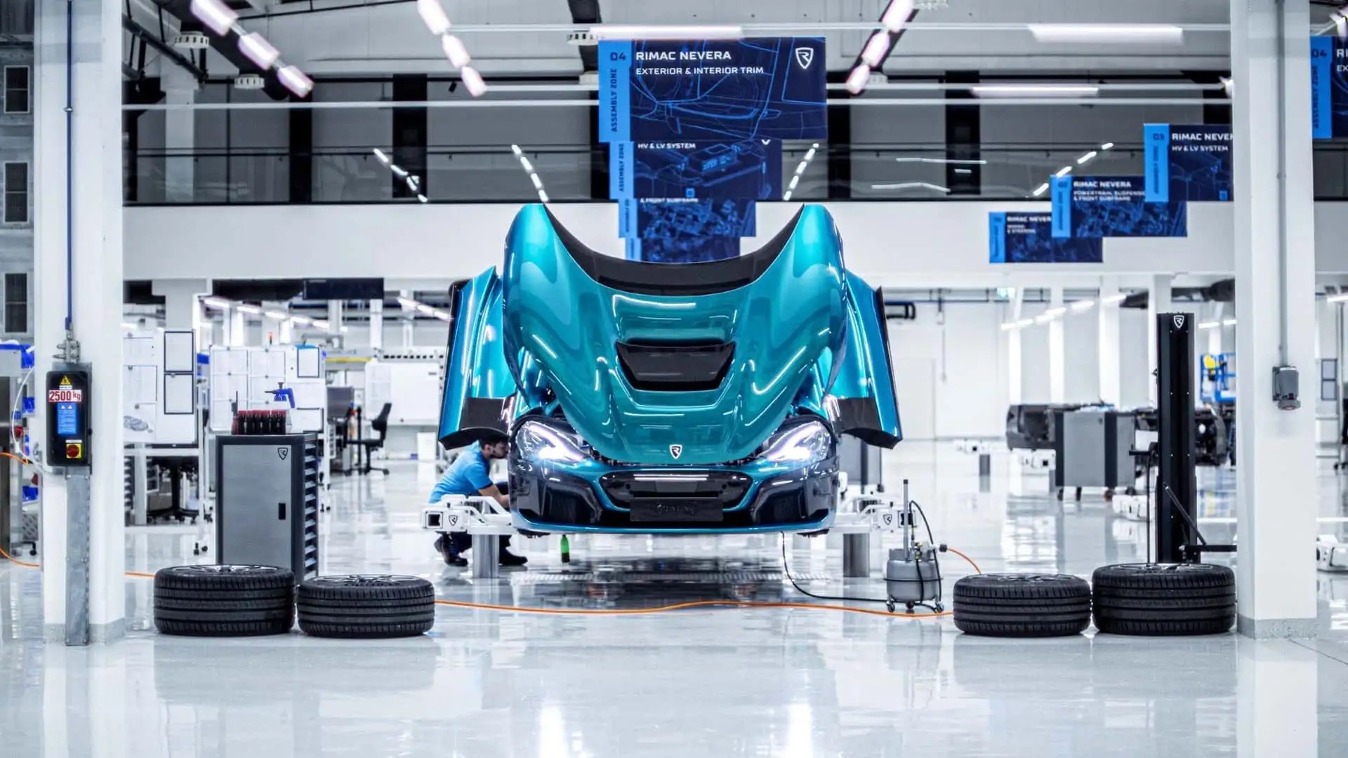 This year, Rimac will present an autonomous robot taxi - VMax.si