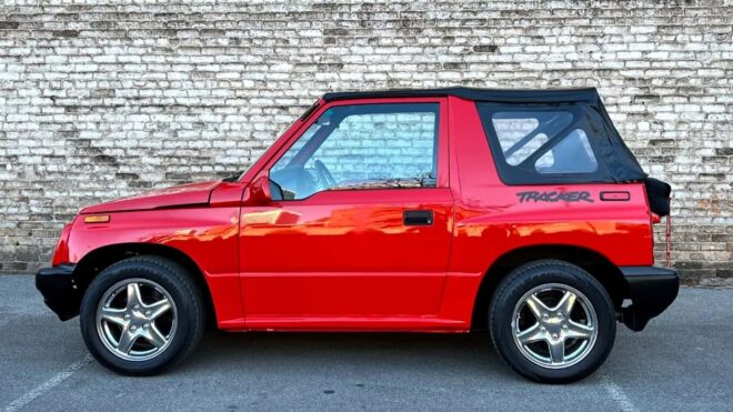 This little Geo Tracker has a big V8 engine from a Ford Mustang - VMax.si