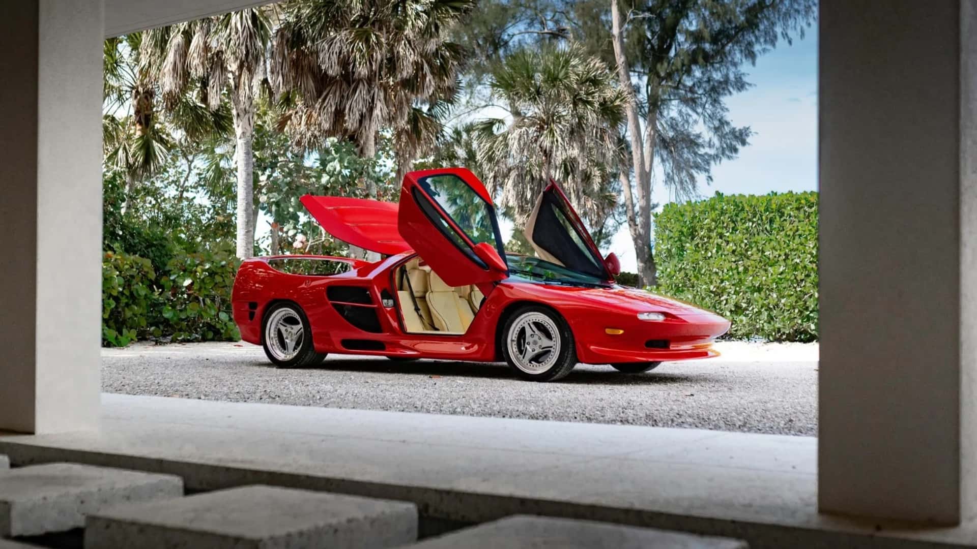 Ta Vector M12 iz leta 1996 z V12 motorjem Lamborghinija je naprodaj ...