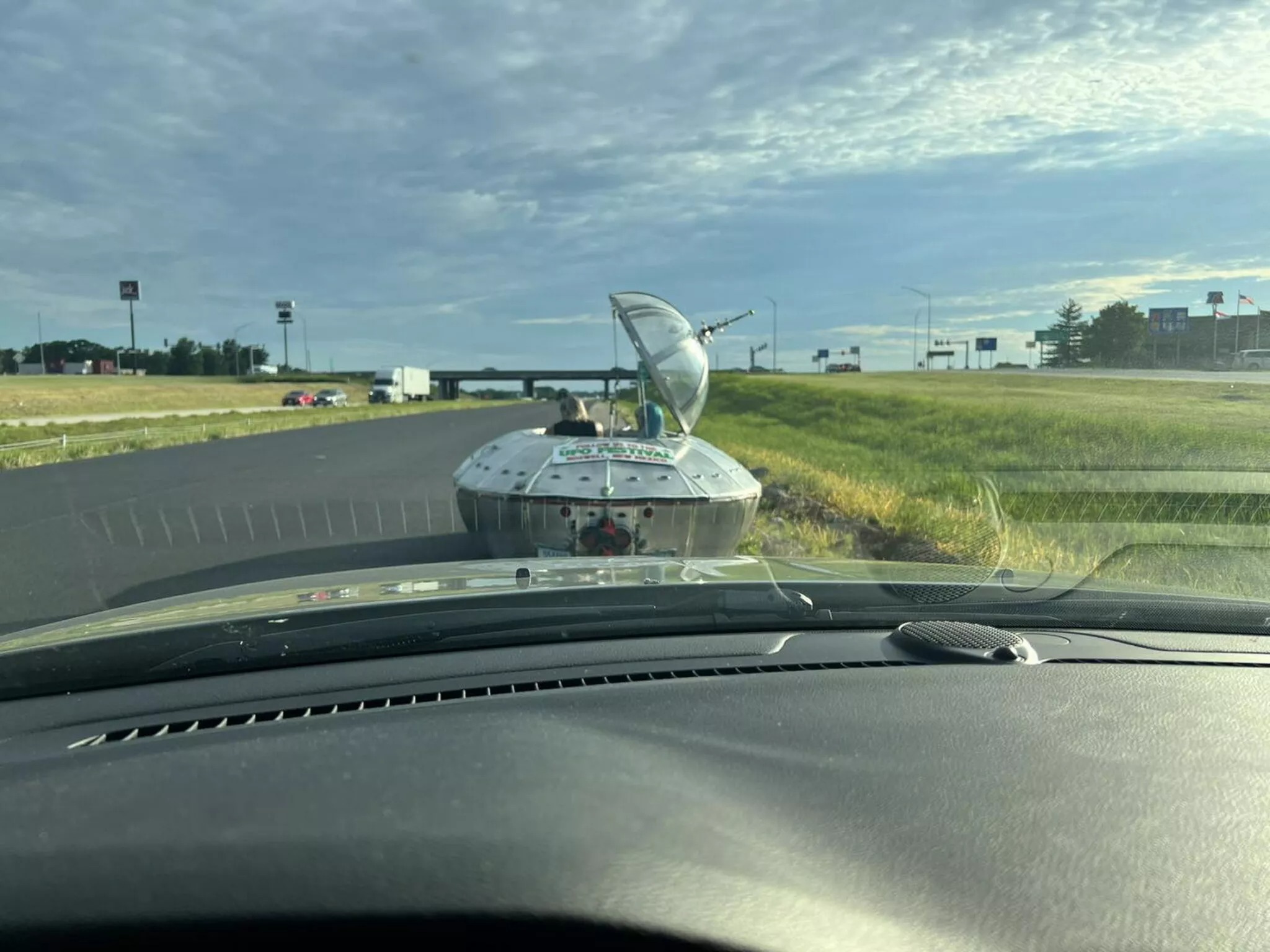 A police officer from Missouri established the first contact with a UFO ...