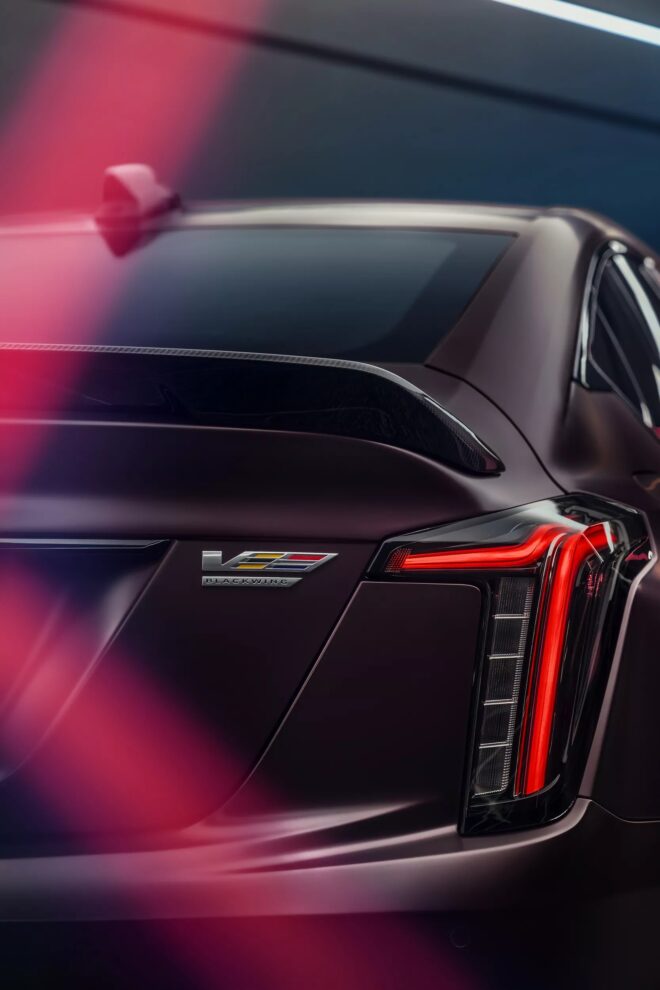 Handgefertigter Cadillac mit V8 | VMax.si